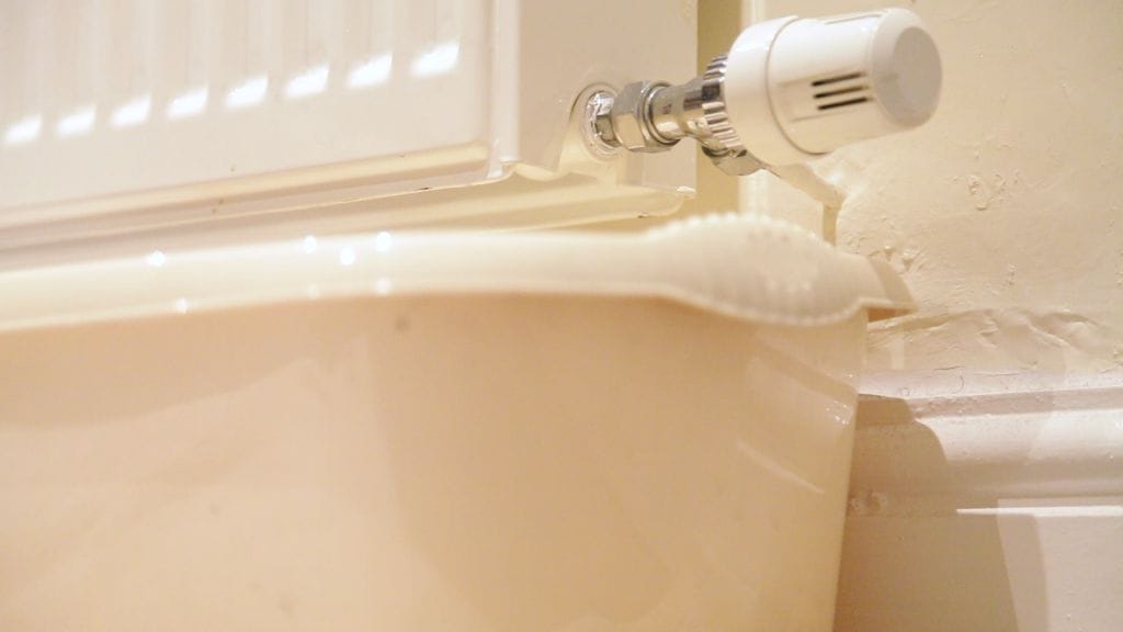 How to change a radiator valve without draining the system